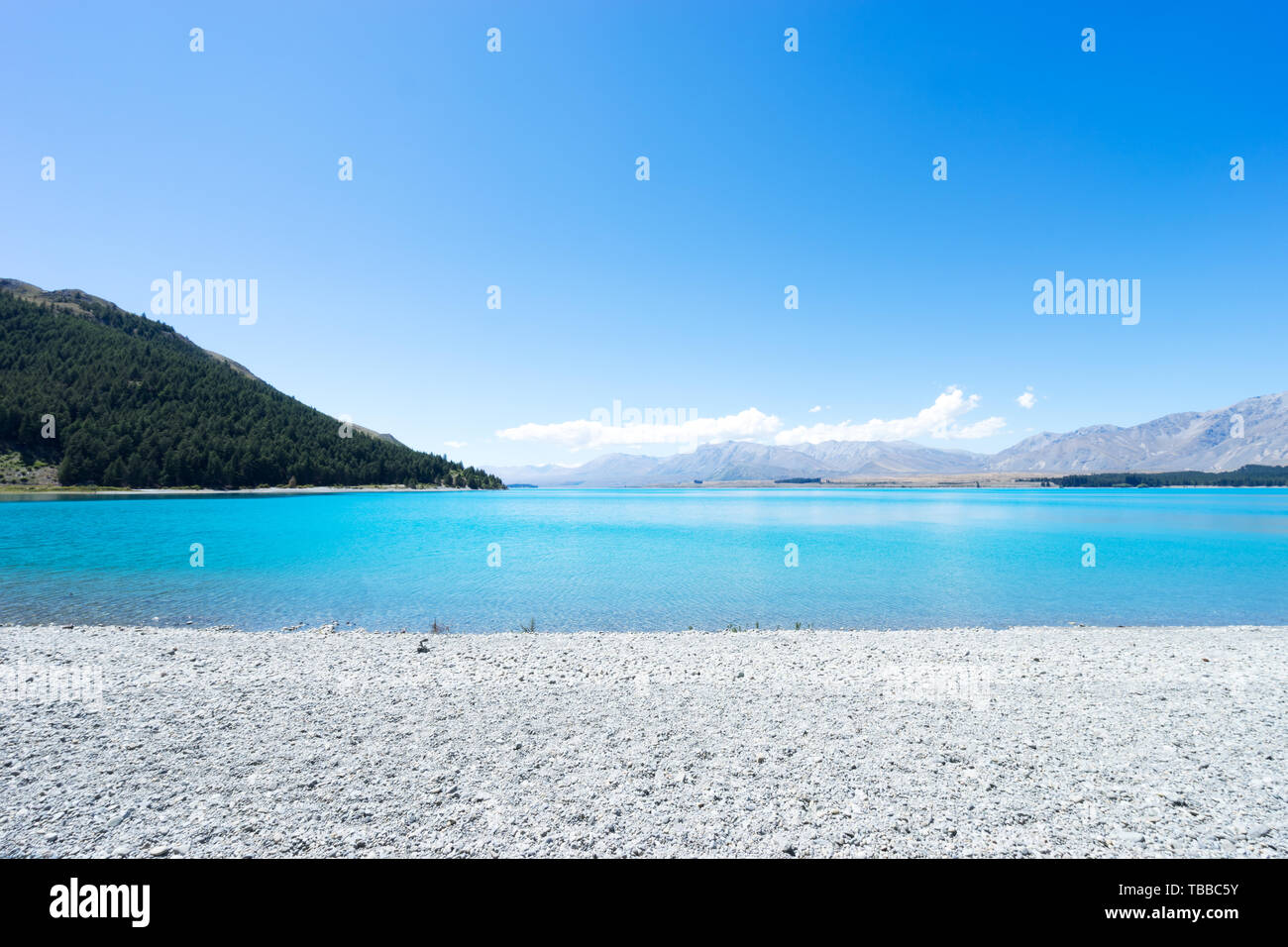 Tranquil blue lake green hi-res stock photography and images - Alamy