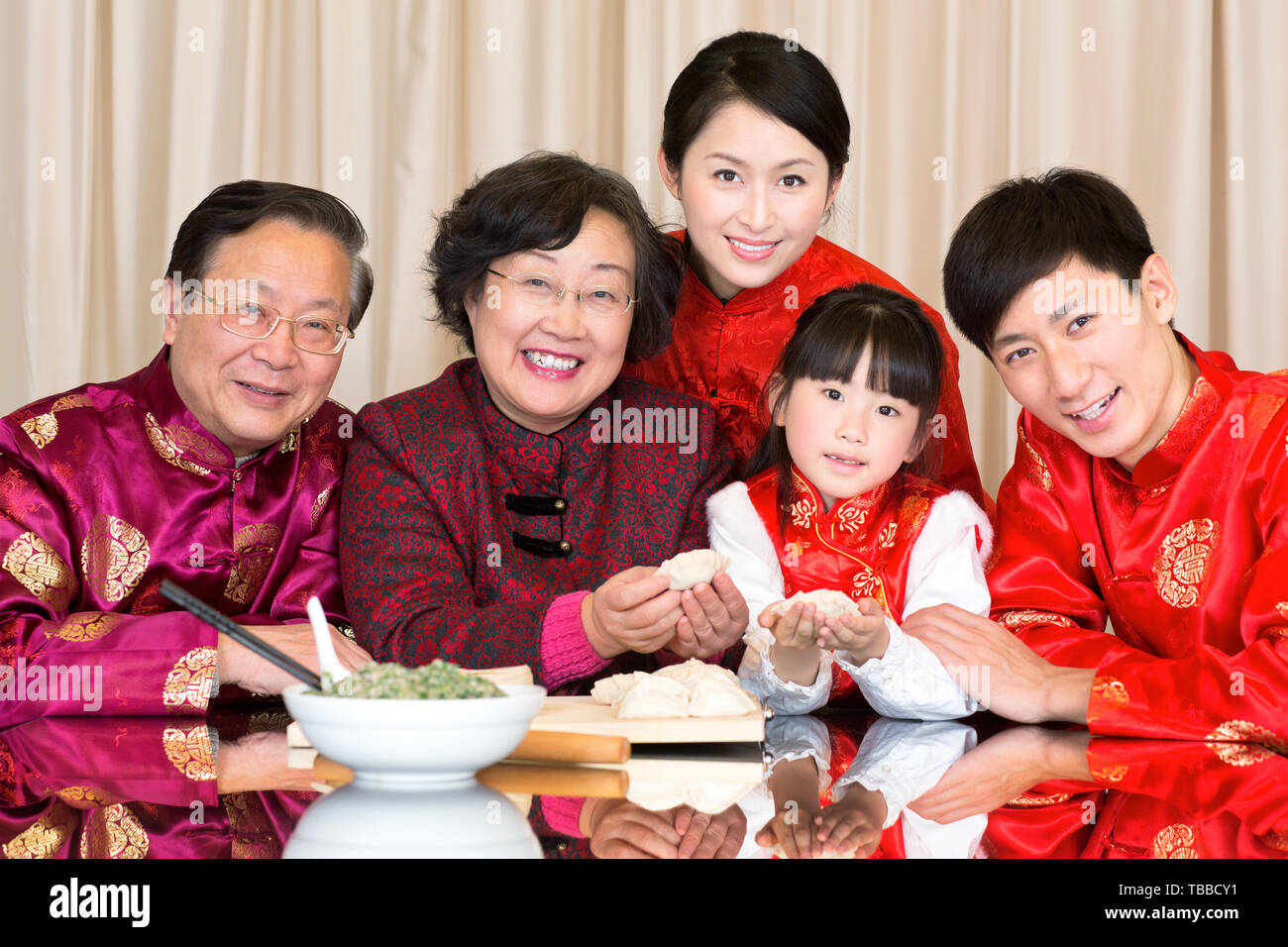 Family eats dumplings Stock Photo - Alamy