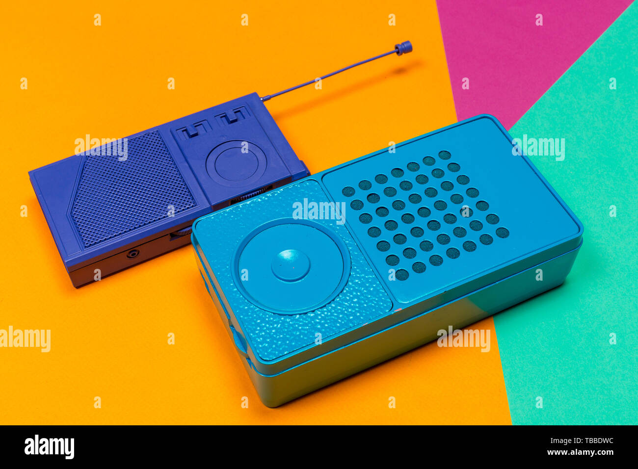 Vintage radio on color background Stock Photo - Alamy