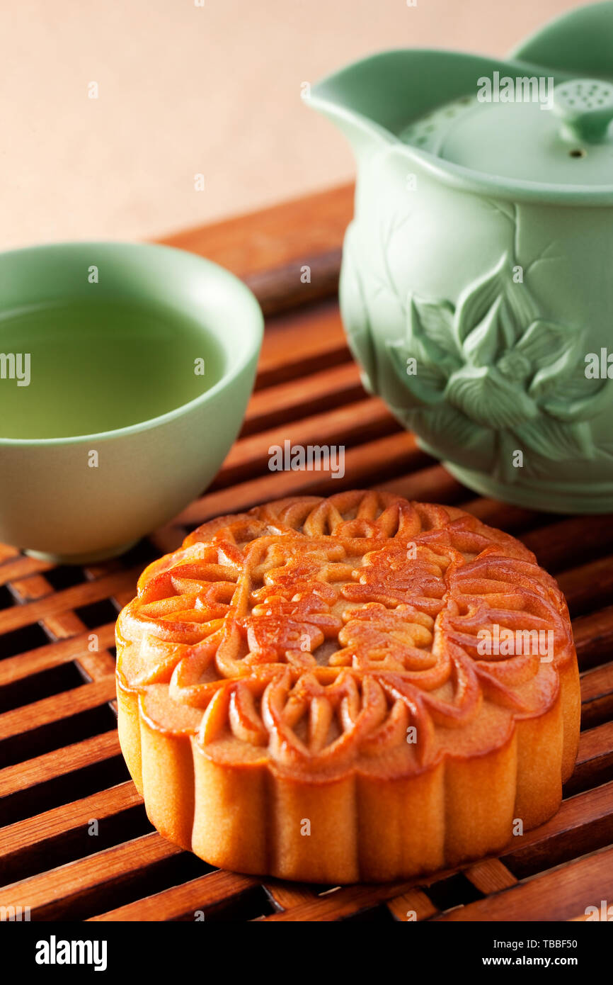 Traditional moon cakes for the Mid-Autumn Festival Stock Photo - Alamy