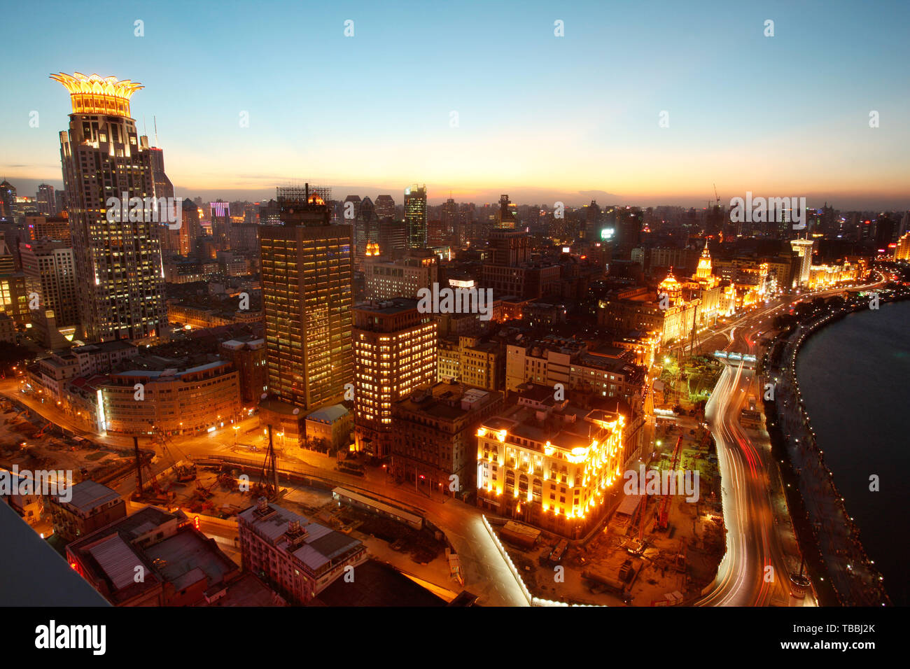 Architectural beauty on both sides of the Pujiang River in Shanghai ...
