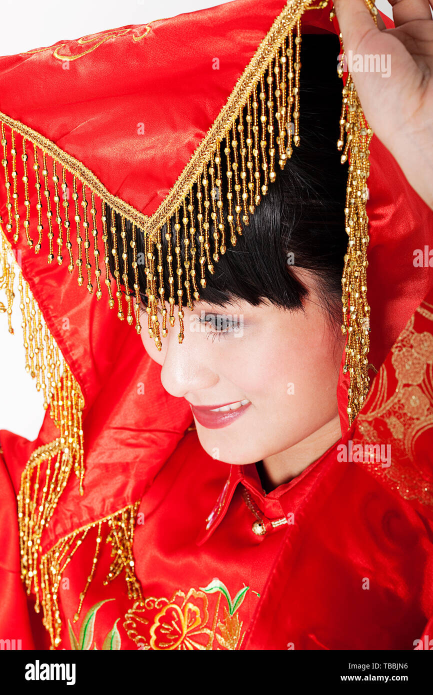 Chinese bride veil traditional hi-res stock photography and images - Alamy