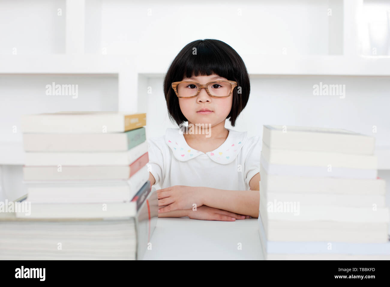 Asian children facing camera hi-res stock photography and images - Alamy