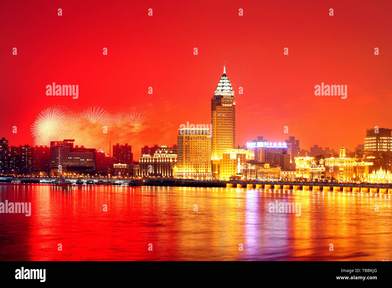 Architectural beauty on both sides of the Pujiang River in Shanghai ...