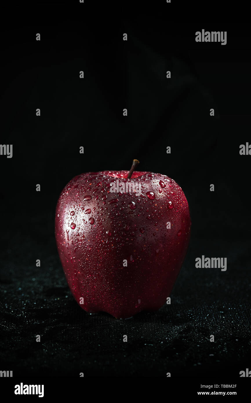 A red apple Stock Photo - Alamy