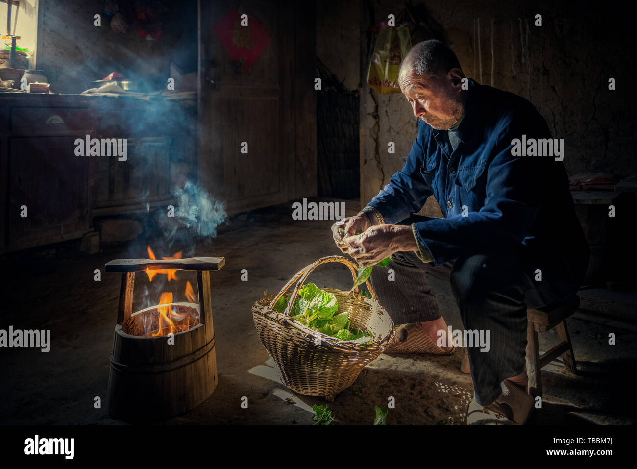 Old people who live alone hi-res stock photography and images - Alamy