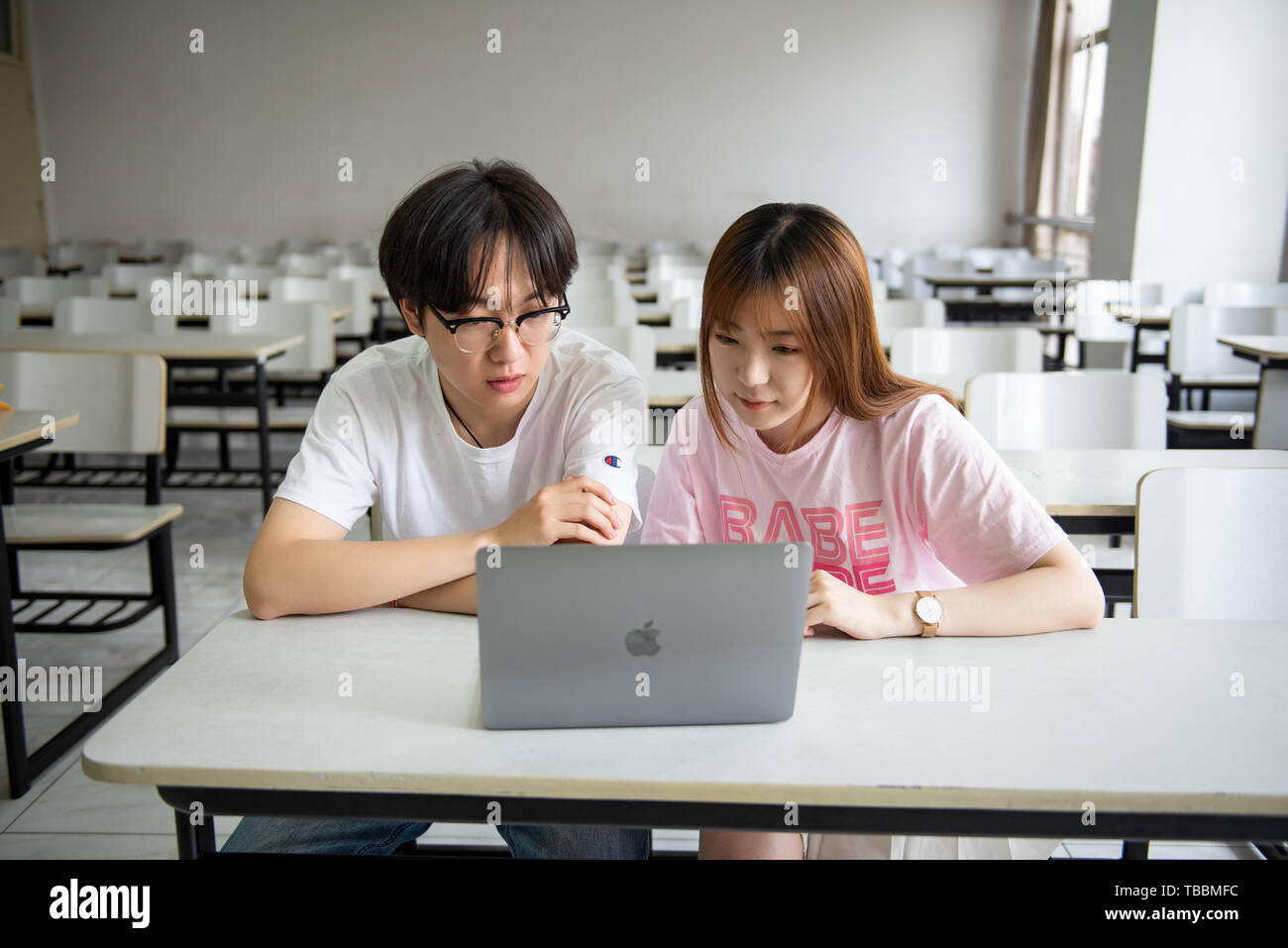 Learning english in chinese classroom hi-res stock photography and ...