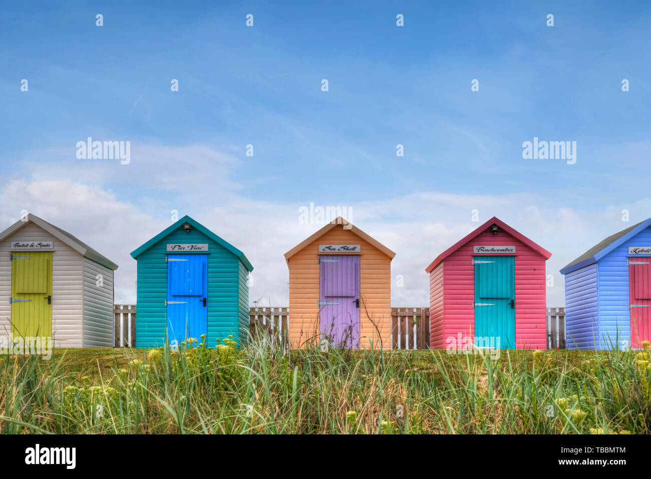 Amble beach huts hi-res stock photography and images - Alamy