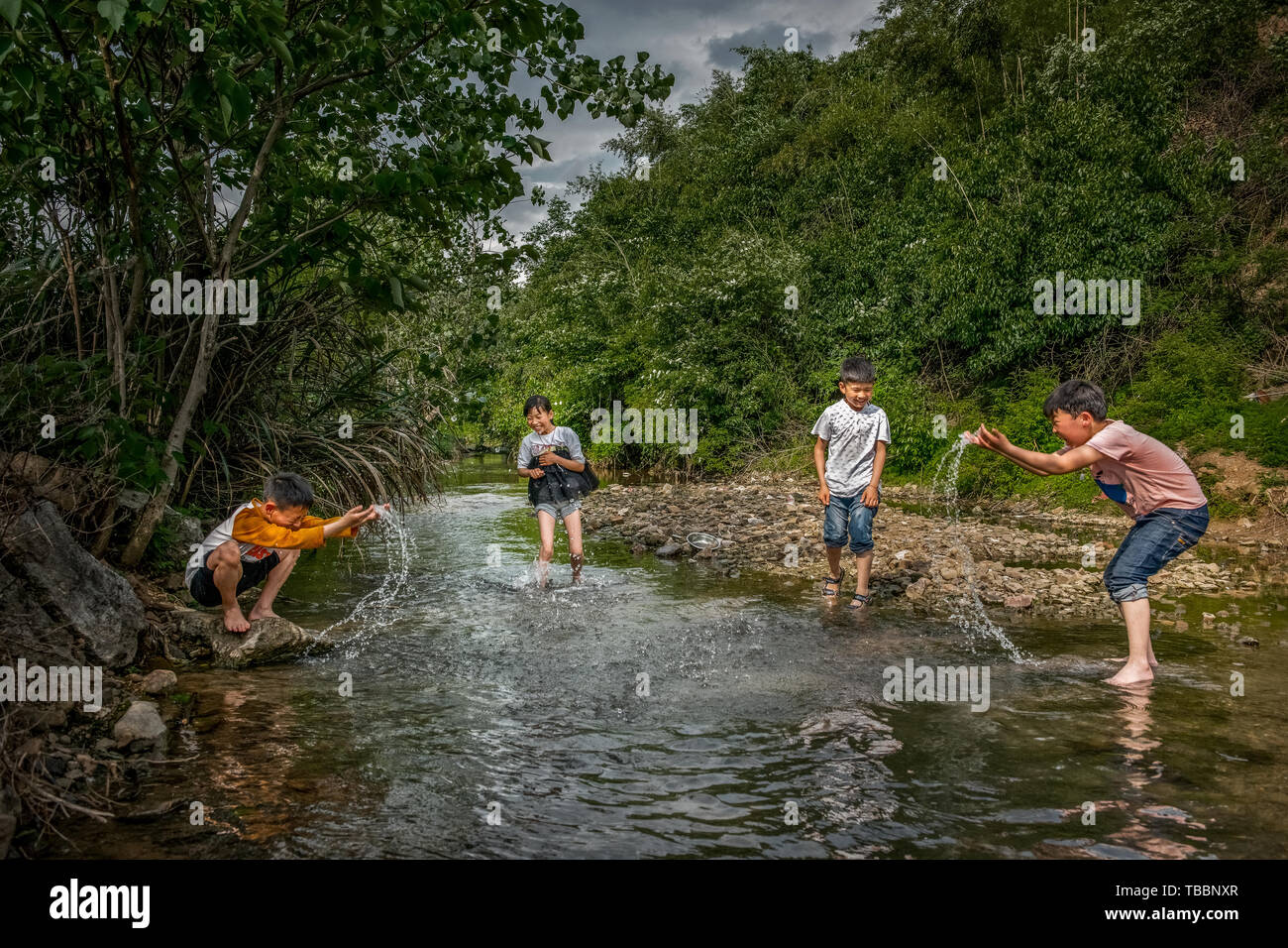 Group of kid playing hi-res stock photography and images - Alamy