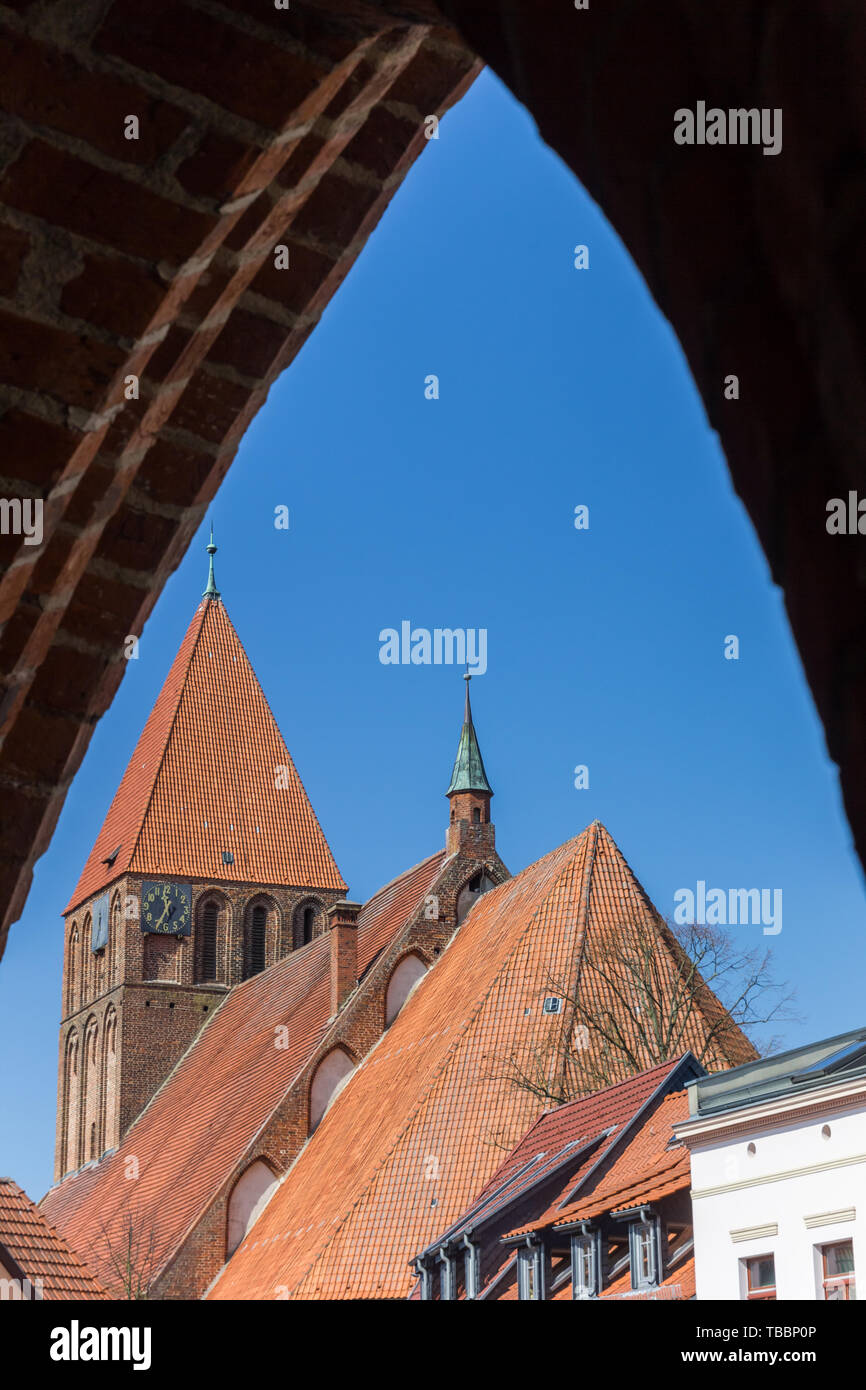 Maria church viewed from under the Greifswalder tor city gate in ...