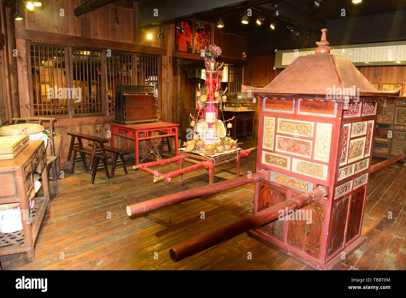 Traditional wedding custom of palanquin dowry Stock Photo - Alamy