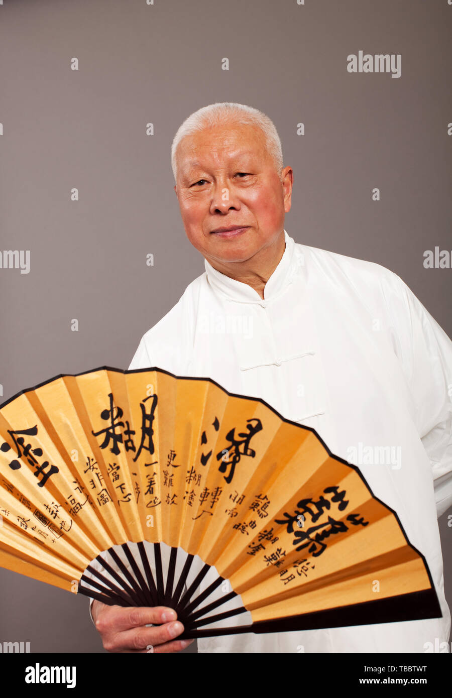 Old man traditional chinese fan hi-res stock photography and images - Alamy