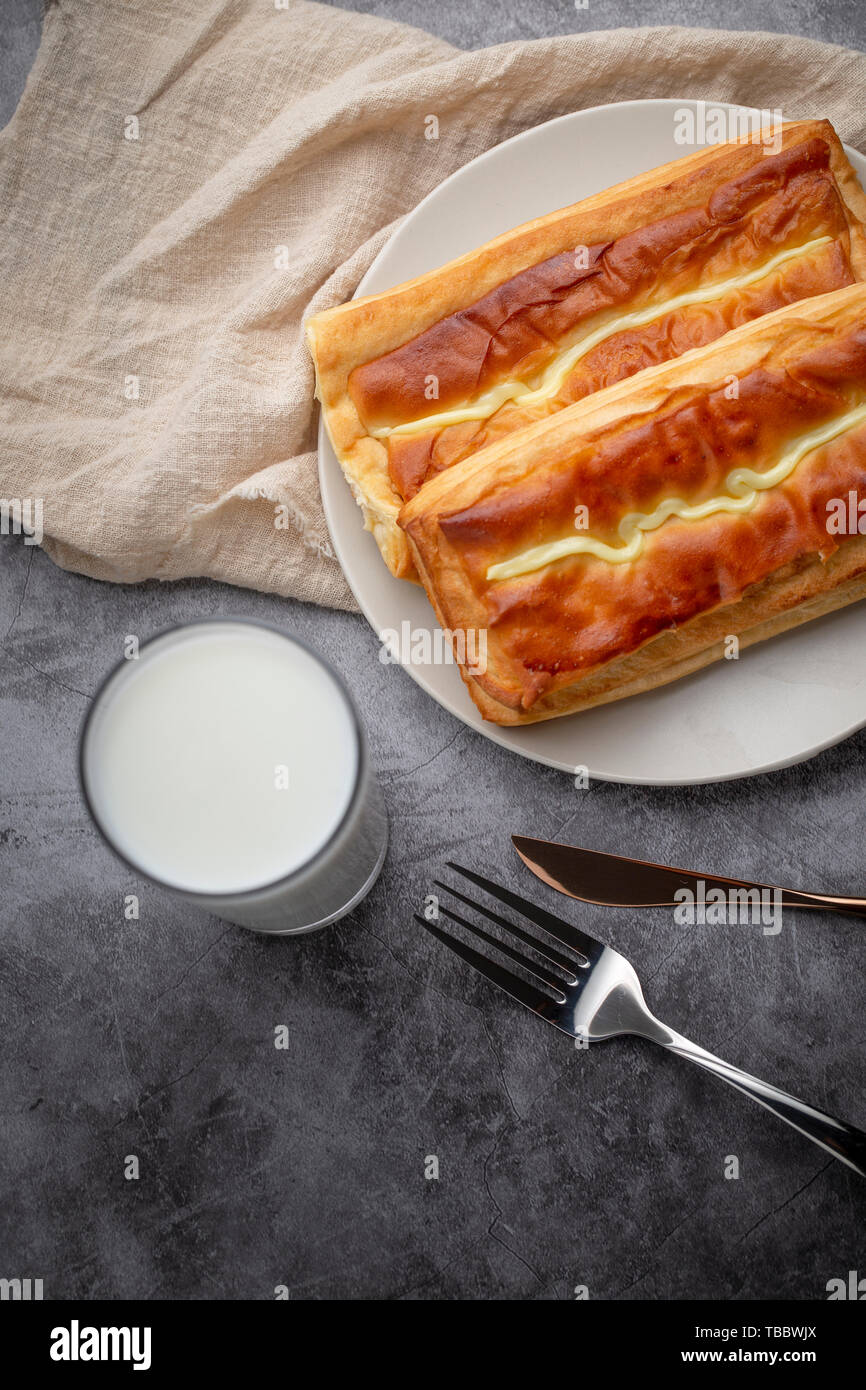 Hand torn bread hi-res stock photography and images - Alamy