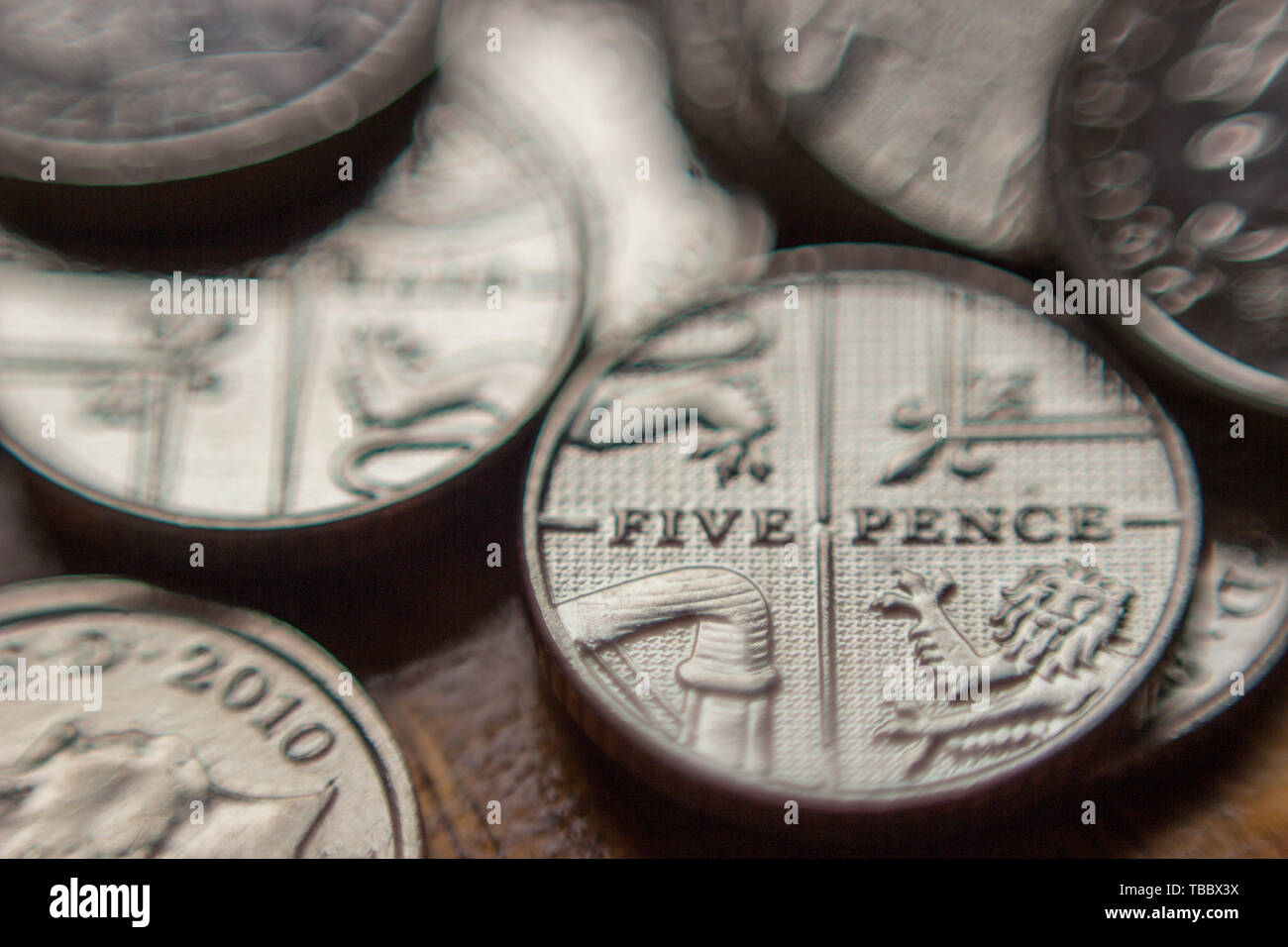 Pile of British 5 pence coins Stock Photo - Alamy