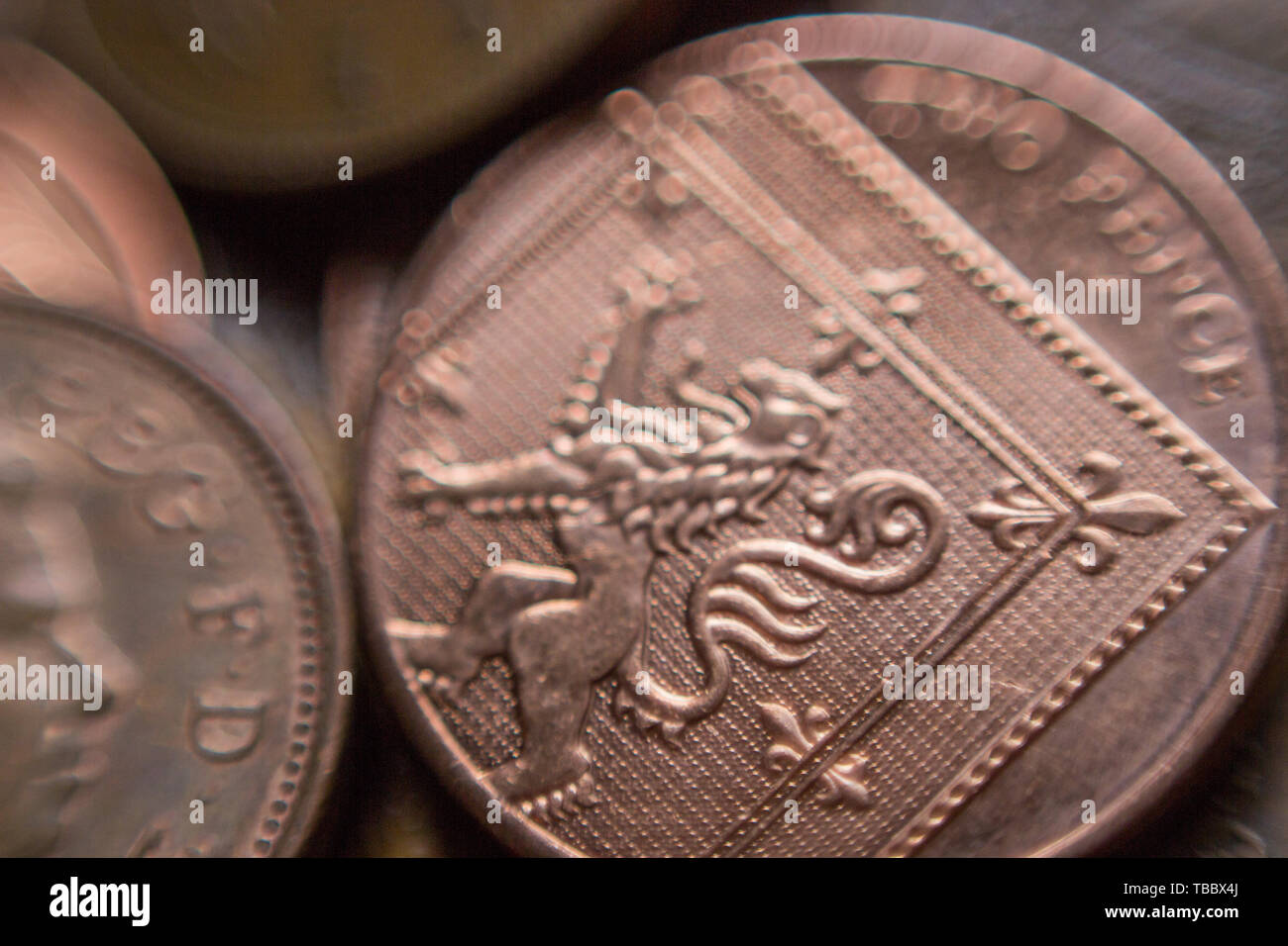 Pile of British two Pence coins Stock Photo - Alamy