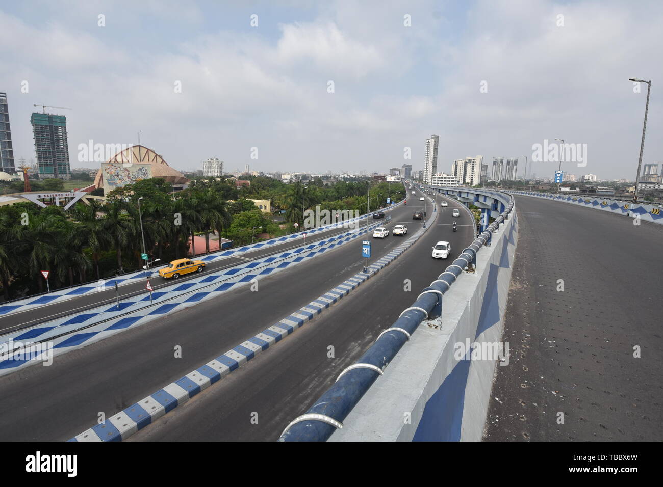 The maa flyover kolkata hi-res stock photography and images - Alamy