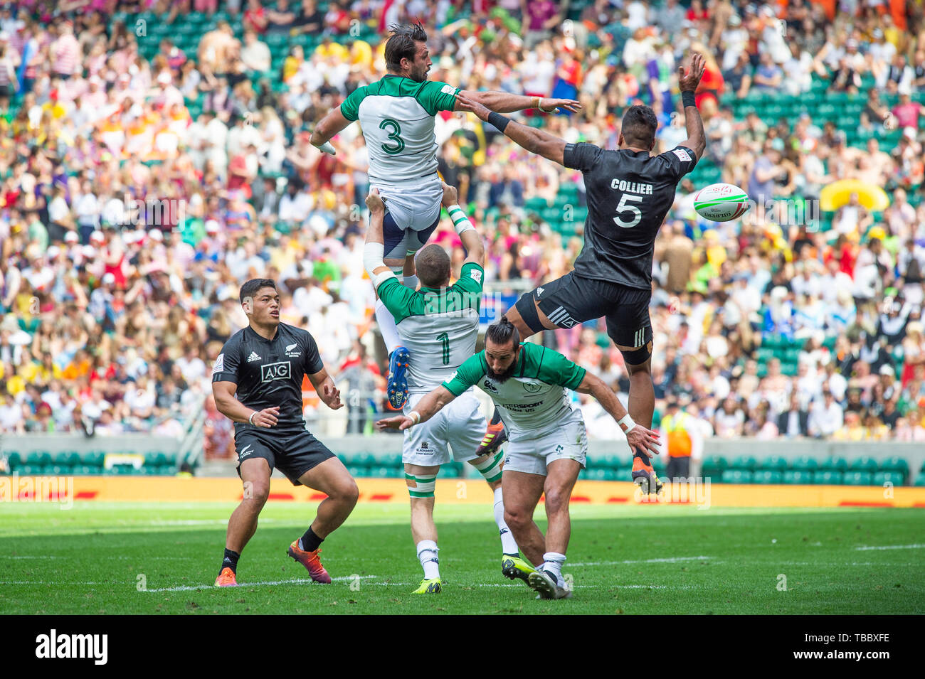 New zealand vs ireland played at the rfu stadium hi-res stock ...