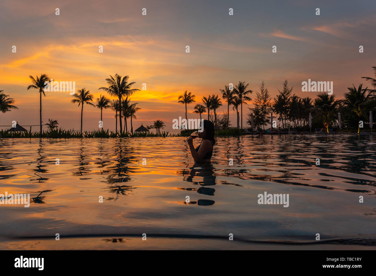 Woman infinity pool drinking hi-res stock photography and images - Alamy