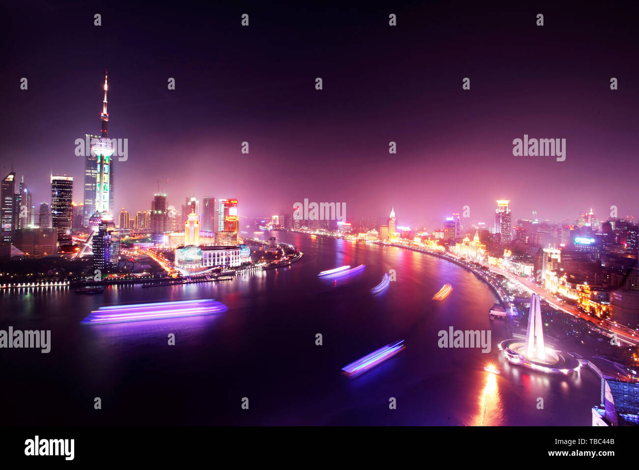 Architectural beauty on both sides of the Pujiang River in Shanghai ...