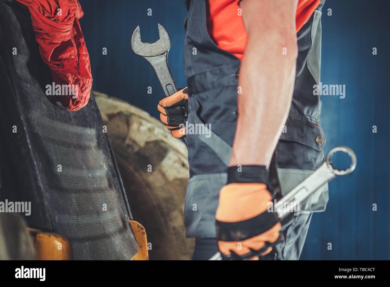 Heavy equipment mechanic hi-res stock photography and images - Alamy