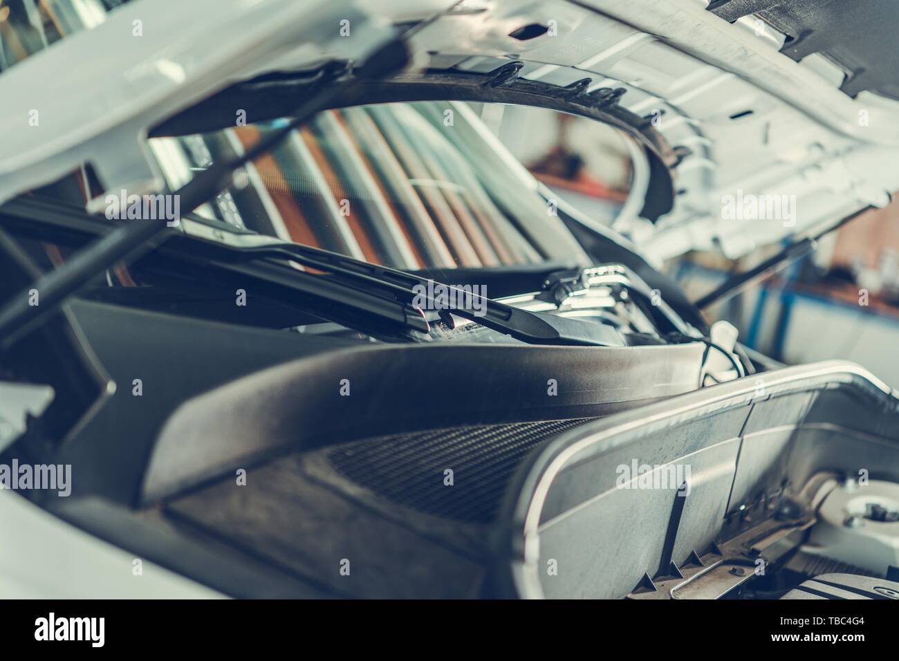 Vehicle hood hi-res stock photography and images - Alamy