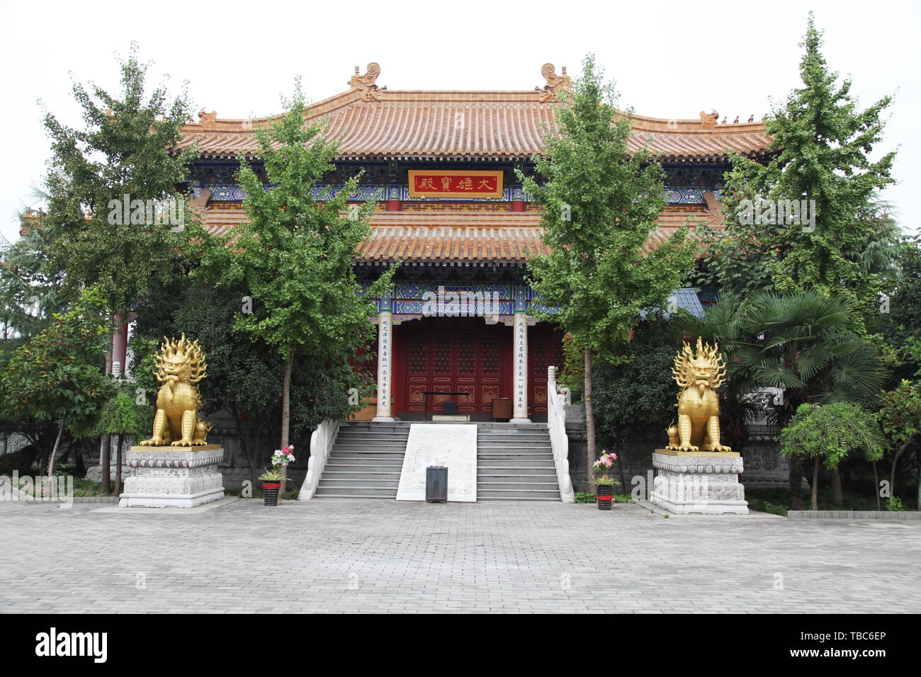Royal Monastery Xi'an West Wutai Yunju Temple Stock Photo - Alamy