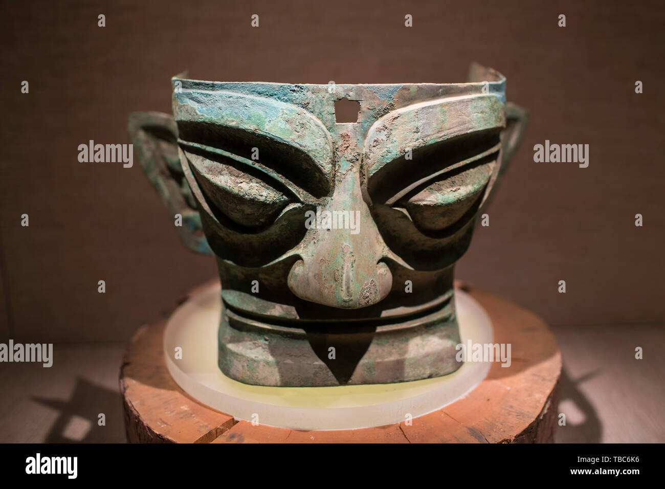 Sichuan mask hi-res stock photography and images - Alamy
