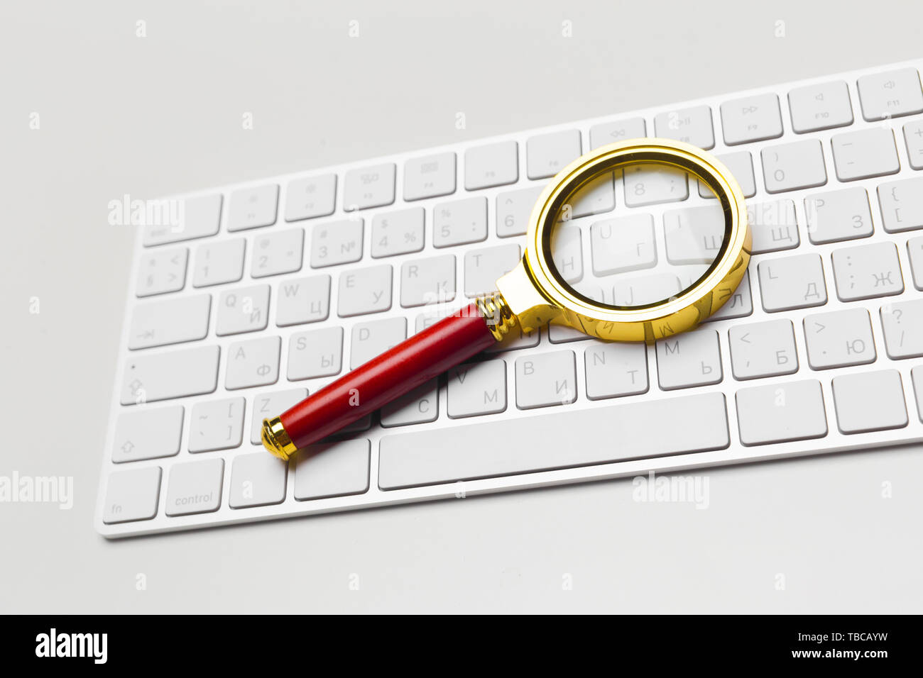 Magnifying glass on laptop computer Stock Photo - Alamy