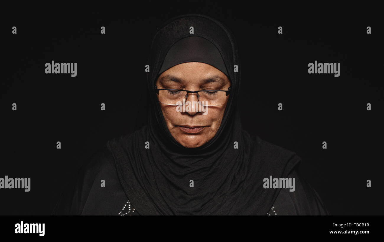 Eyes arabic muslim woman in hi-res stock photography and images - Alamy