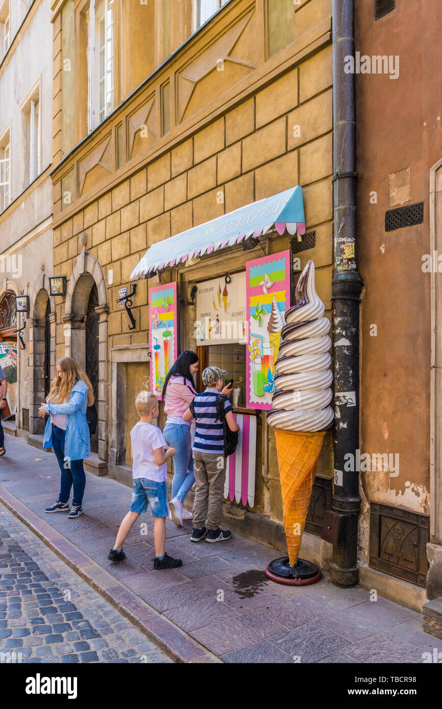 Warsaw street vendor hi-res stock photography and images - Alamy