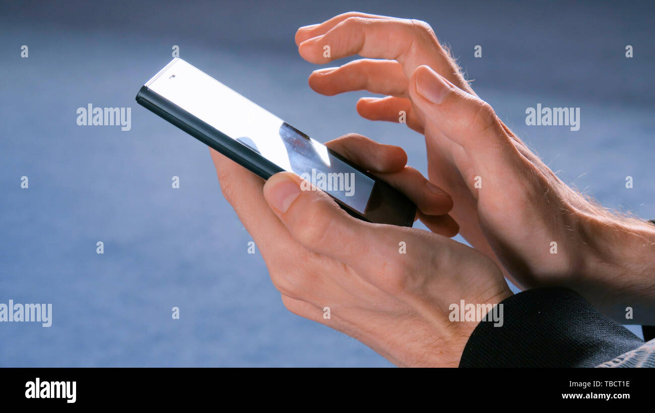Using handphone hi-res stock photography and images - Alamy