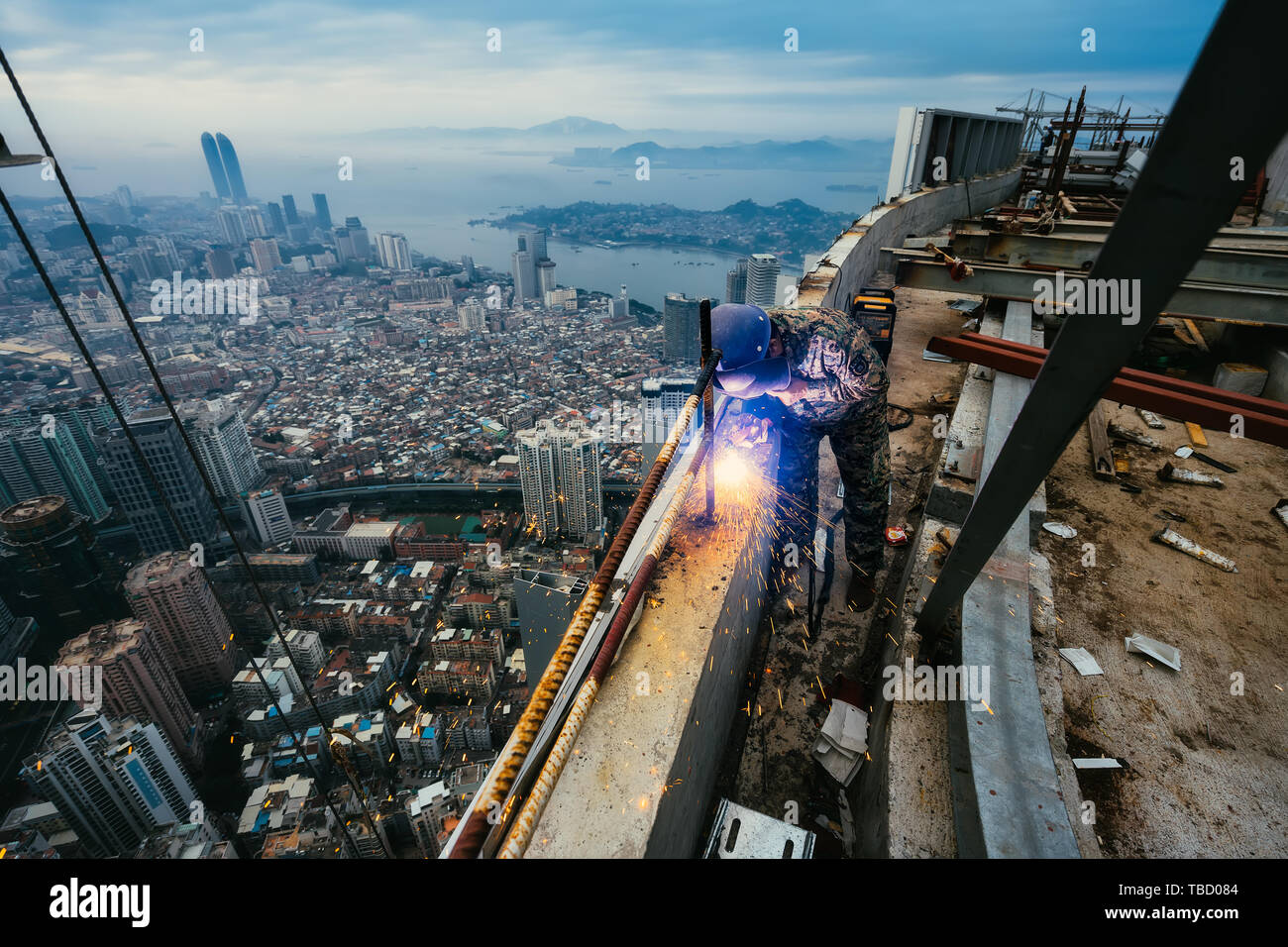 Construction workers working on skyscraper roofs Stock Photo - Alamy