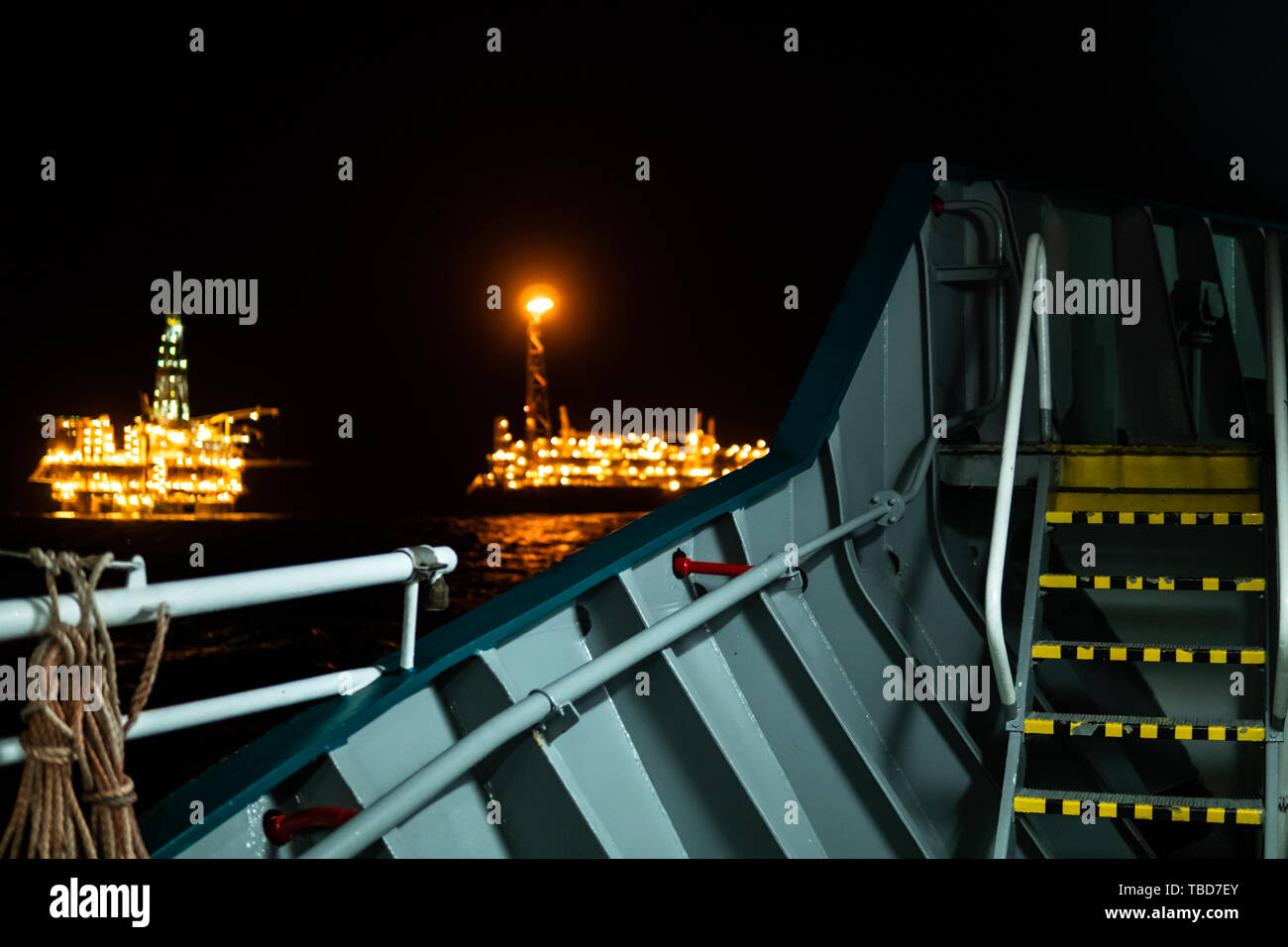 FPSO tanker vessel near Oil platform Rig Stock Photo - Alamy