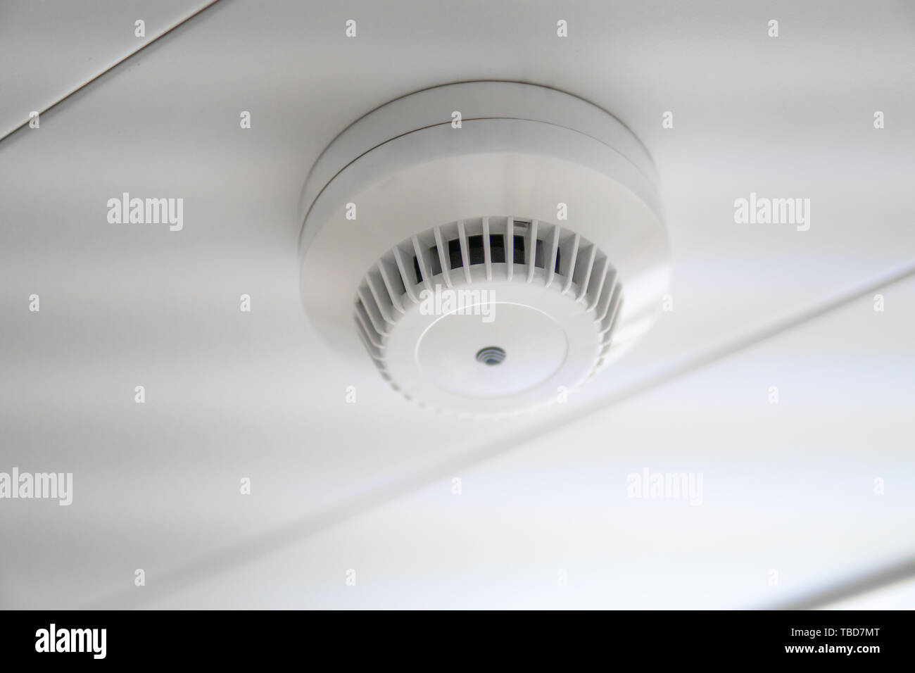 Smoke fire detector ceiling hi-res stock photography and images - Alamy