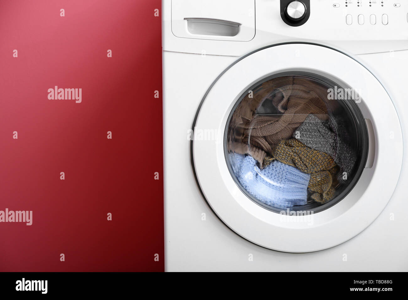 Modern washing machine red hi-res stock photography and images - Alamy