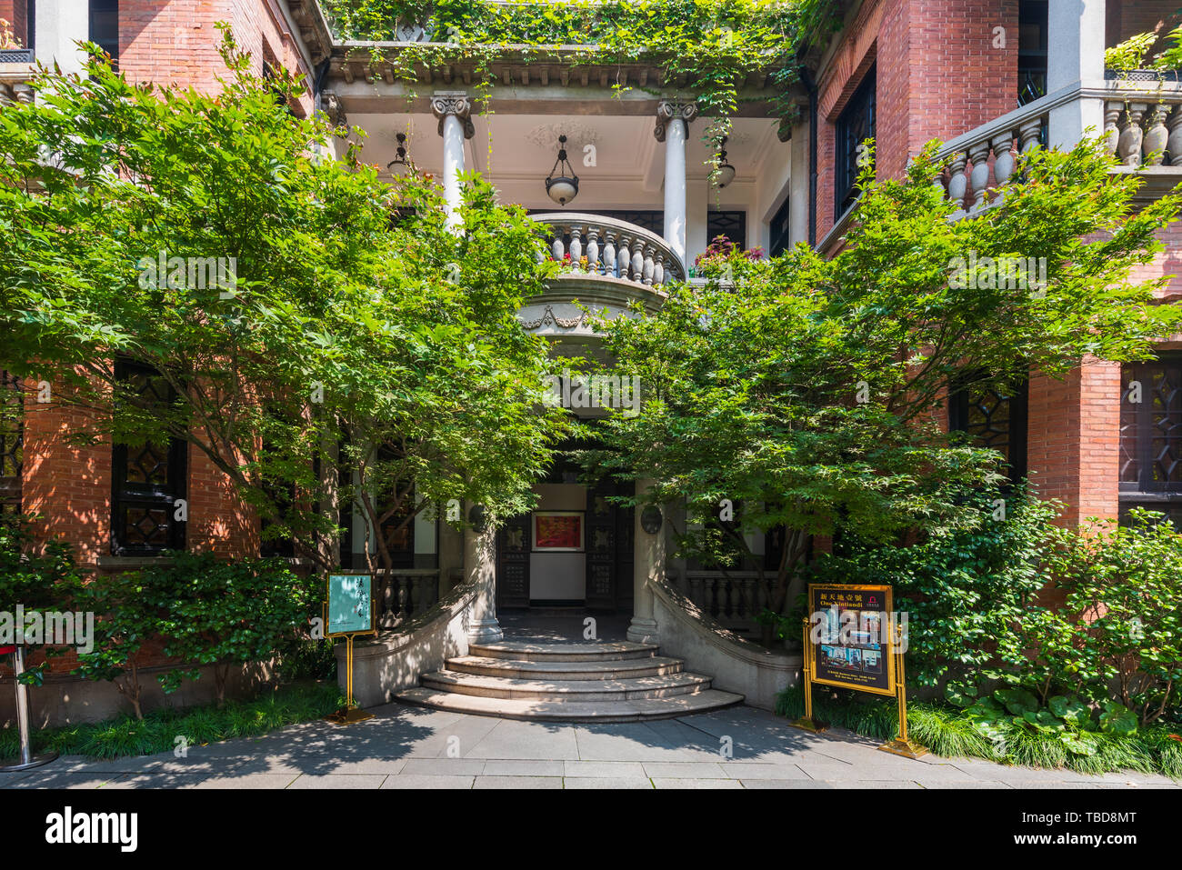 Shikumen shanghai hi-res stock photography and images - Alamy