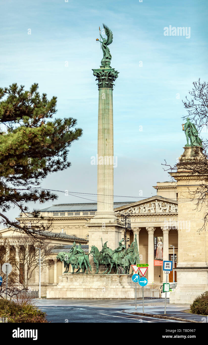 Buda gellert square hi-res stock photography and images - Alamy