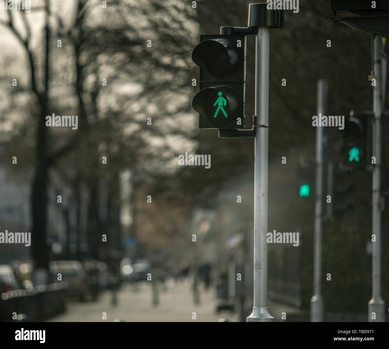 Green traffic light in the city street Stock Photo - Alamy