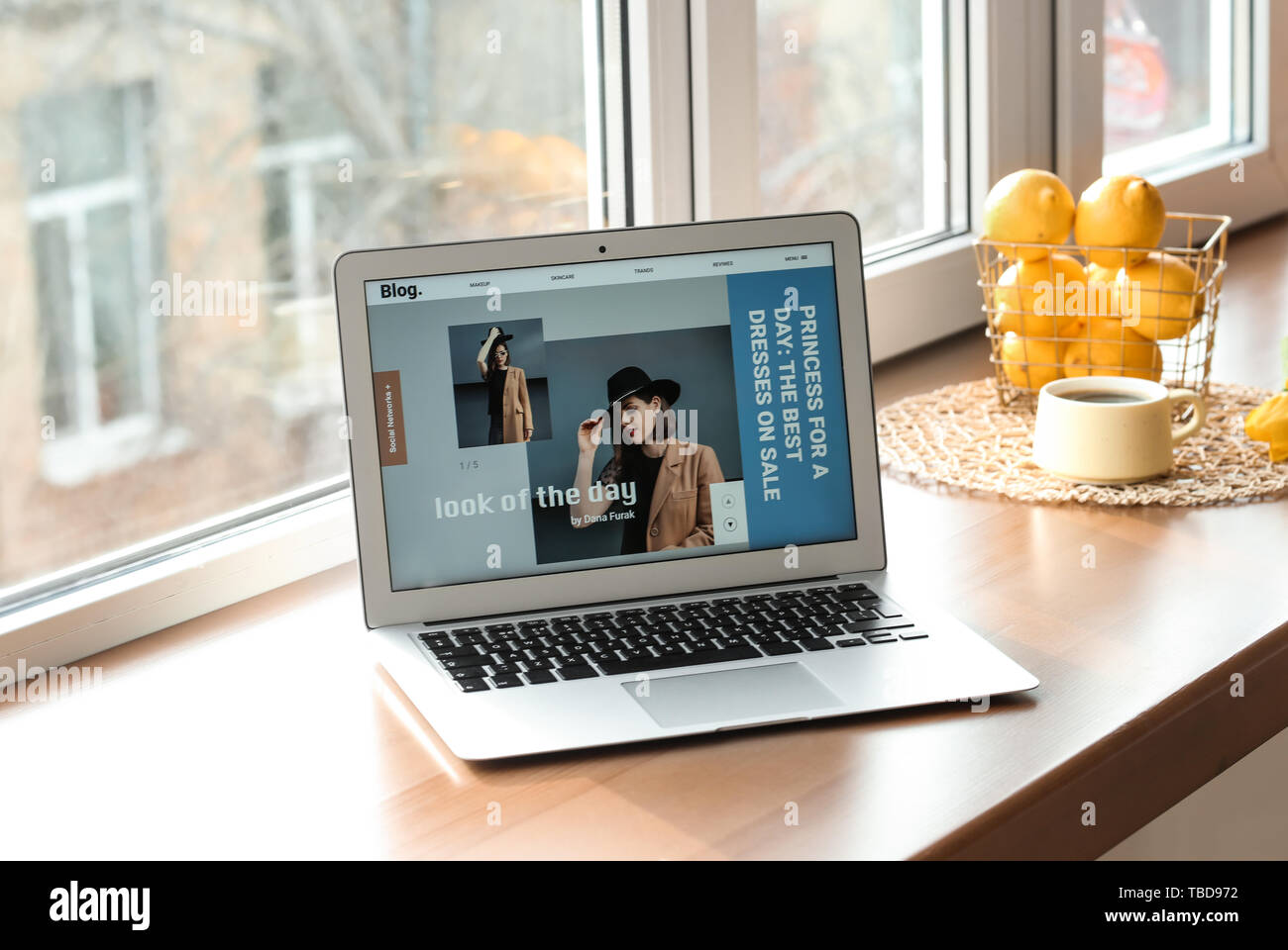 Laptop open window hi-res stock photography and images - Alamy