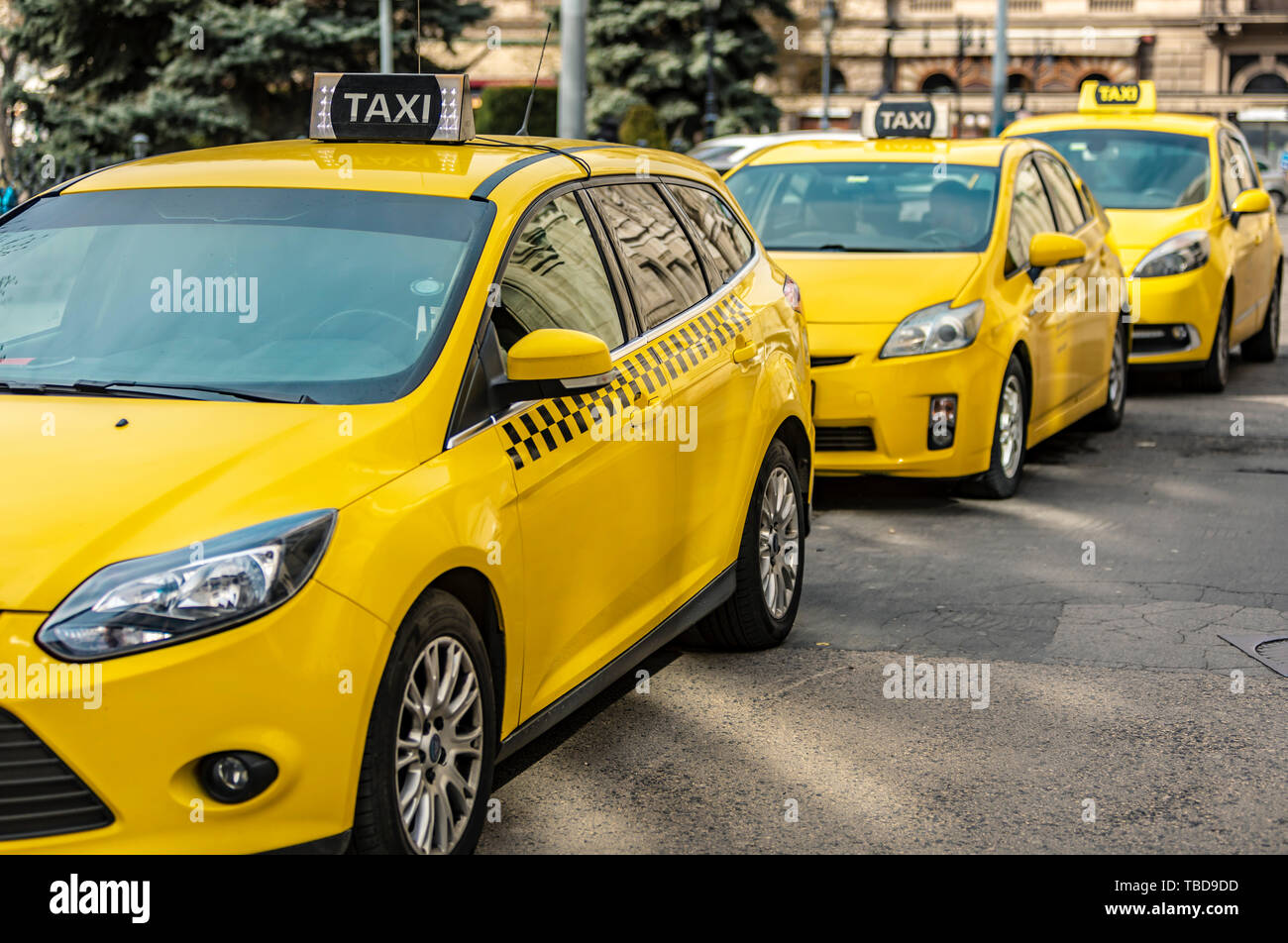 Many yellow taxi cars standing on the Hungarian road Stock Photo - Alamy