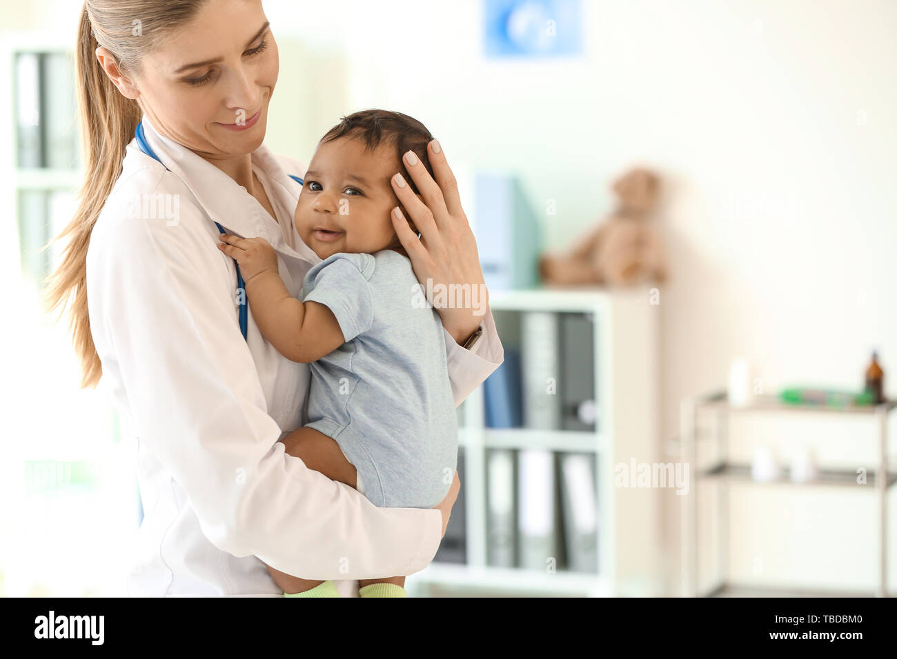 Pediatrician african hi-res stock photography and images - Alamy