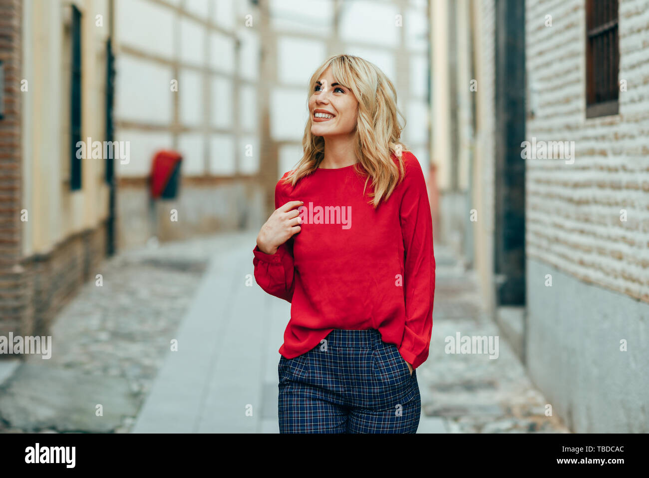 Pretty woman walking down street hi-res stock photography and images ...