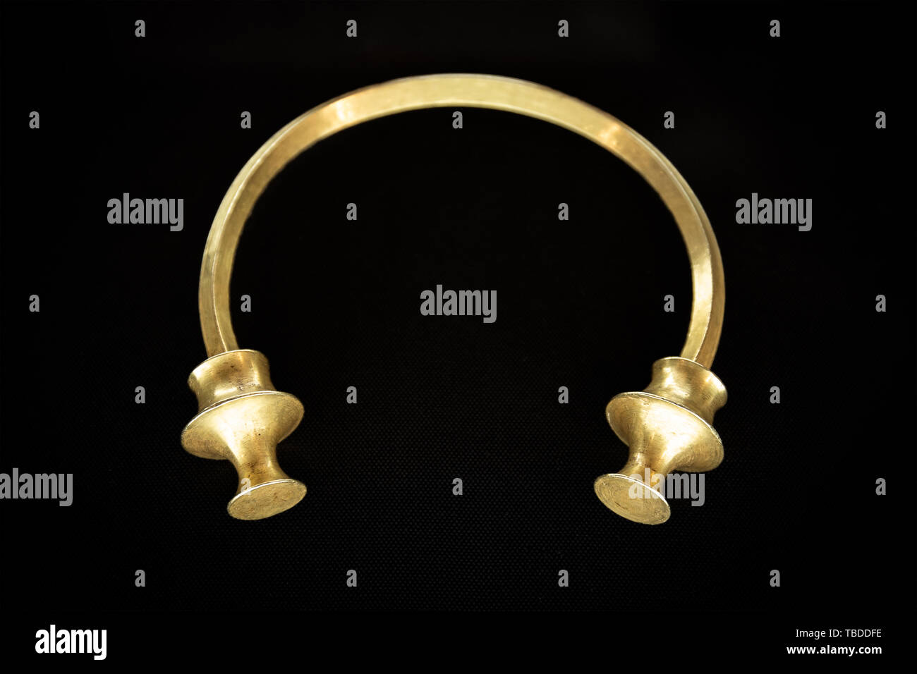 Celtic gold torc hi-res stock photography and images - Alamy