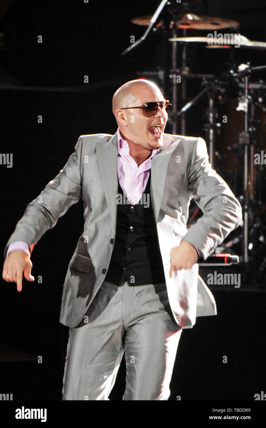 Pitbull performs at 102.7's KIIS-FM's Wango Tango 2009 at the Verizon ...
