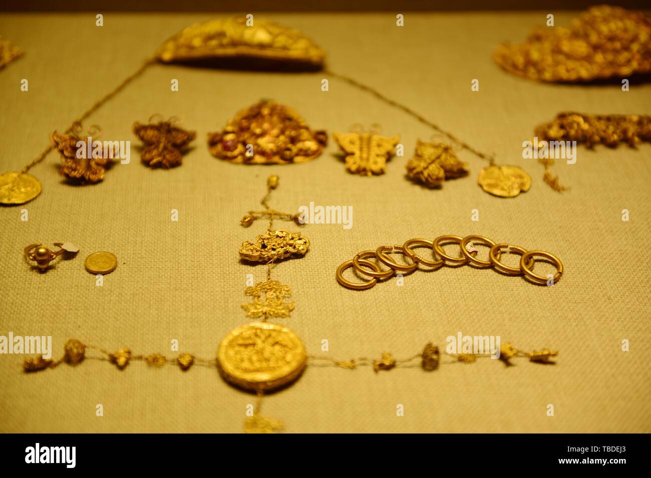 Qing dynasty gold phoenix crown hi-res stock photography and images - Alamy