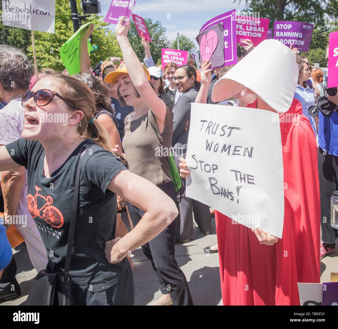Supreme court abortion protest 2019 hi-res stock photography and images ...