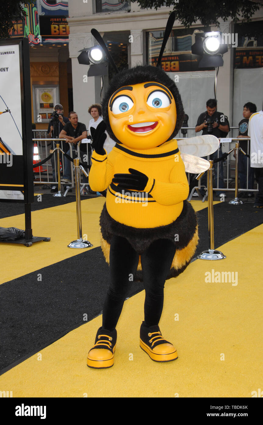 LOS ANGELES, CA. October 28, 2007: Bee character at the Los Angeles ...