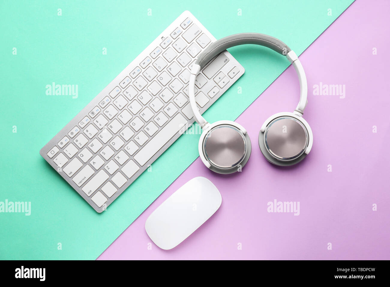PC keyboard, mouse and headphones on color background Stock Photo - Alamy