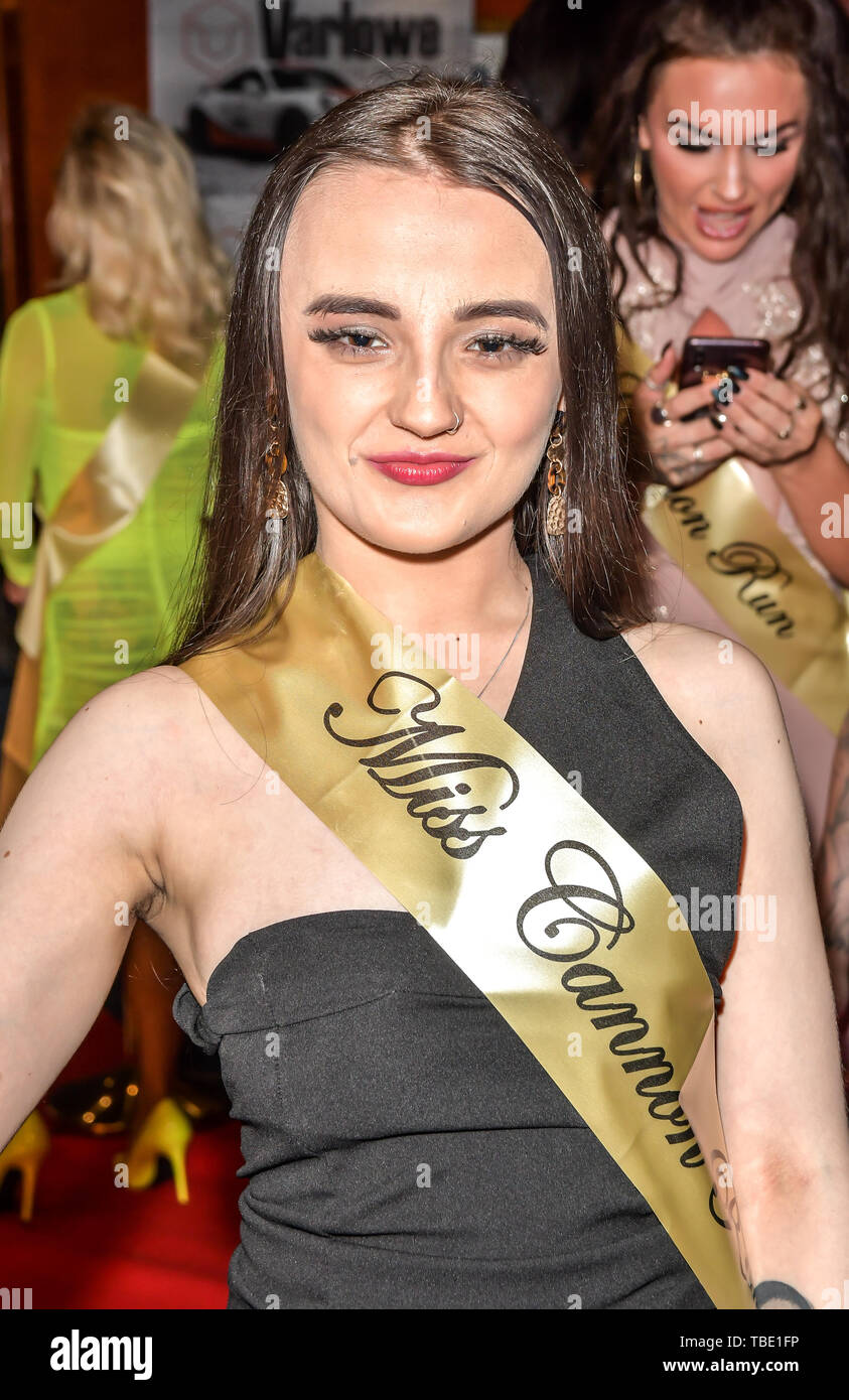 Little miss loon hi-res stock photography and images - Alamy