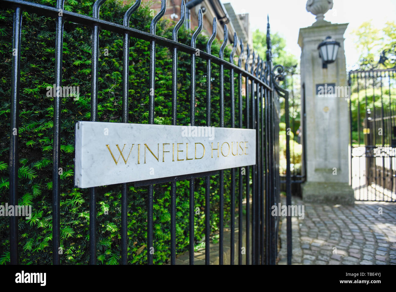 Winfield house hi-res stock photography and images - Alamy